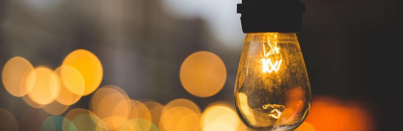 Понад 300 осель на Запоріжжі знову зі світлом після аварій і обстрілів. Читайте на UKR.NET